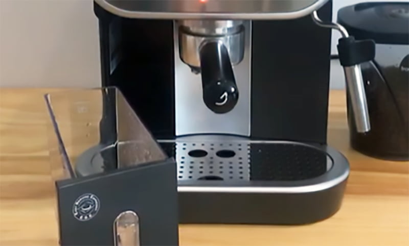 Gaggia Carezza Deluxe vs Classic: Quick Comparison